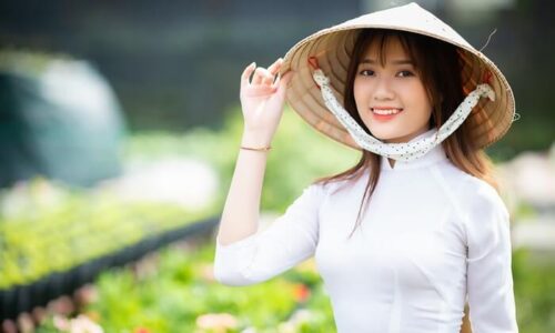 Traditional Vietnamese Hat: History and How to Make Non La