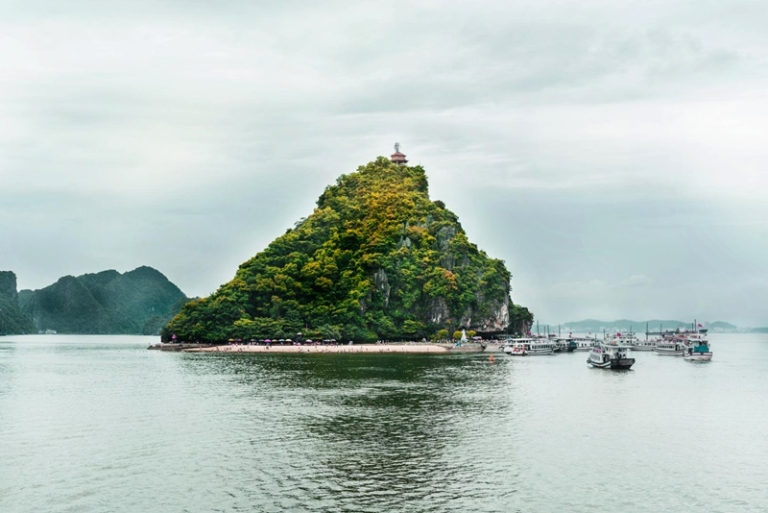 10 Beautiful Beaches in Ha Long City to Go Swimming