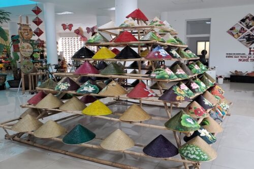 Traditional Vietnamese Hat: History and How to Make Non La