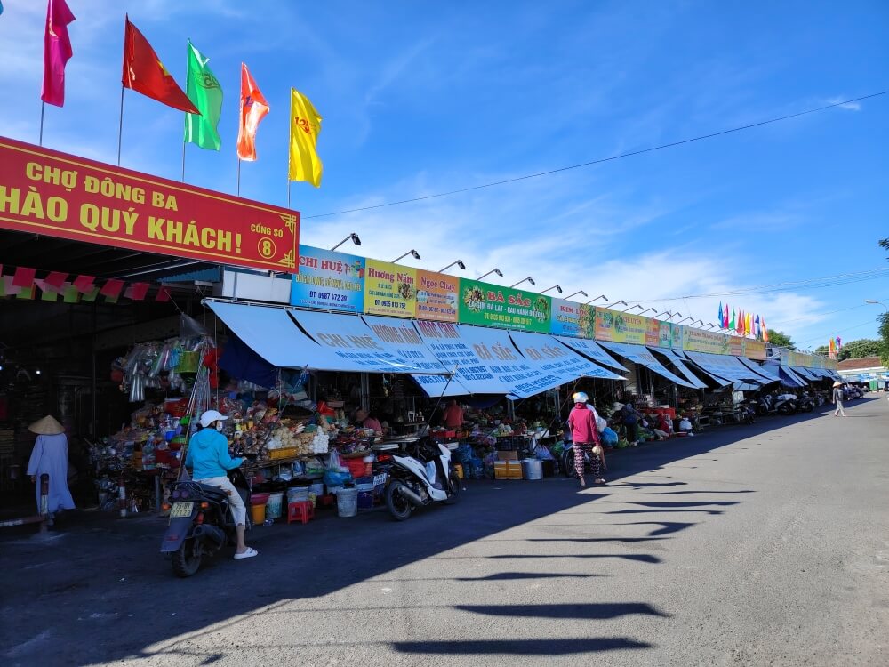 Dong Ba Market