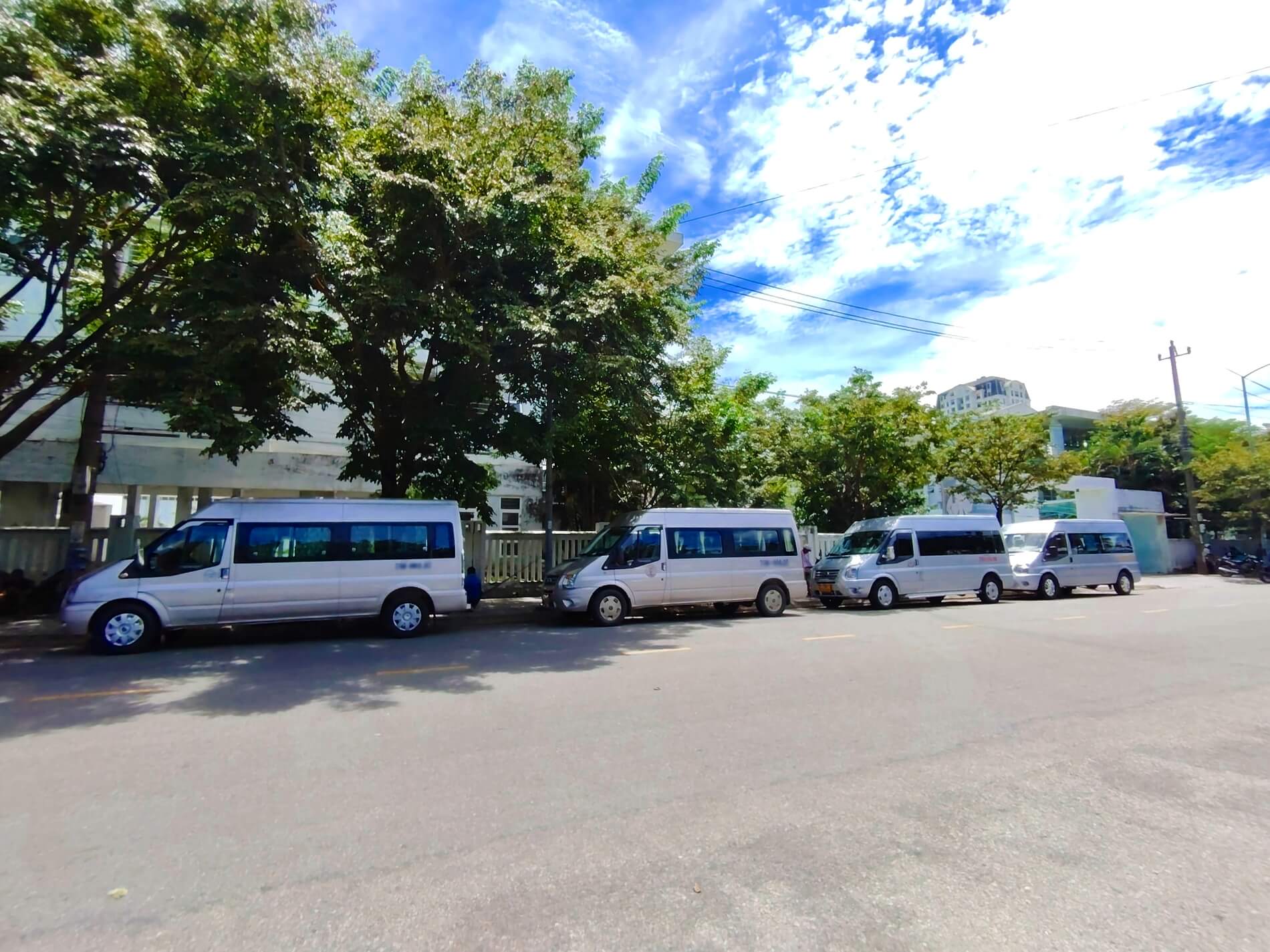 Van Rental in Vietnam – Hire 9 to 16-Seater Vans for Small Groups